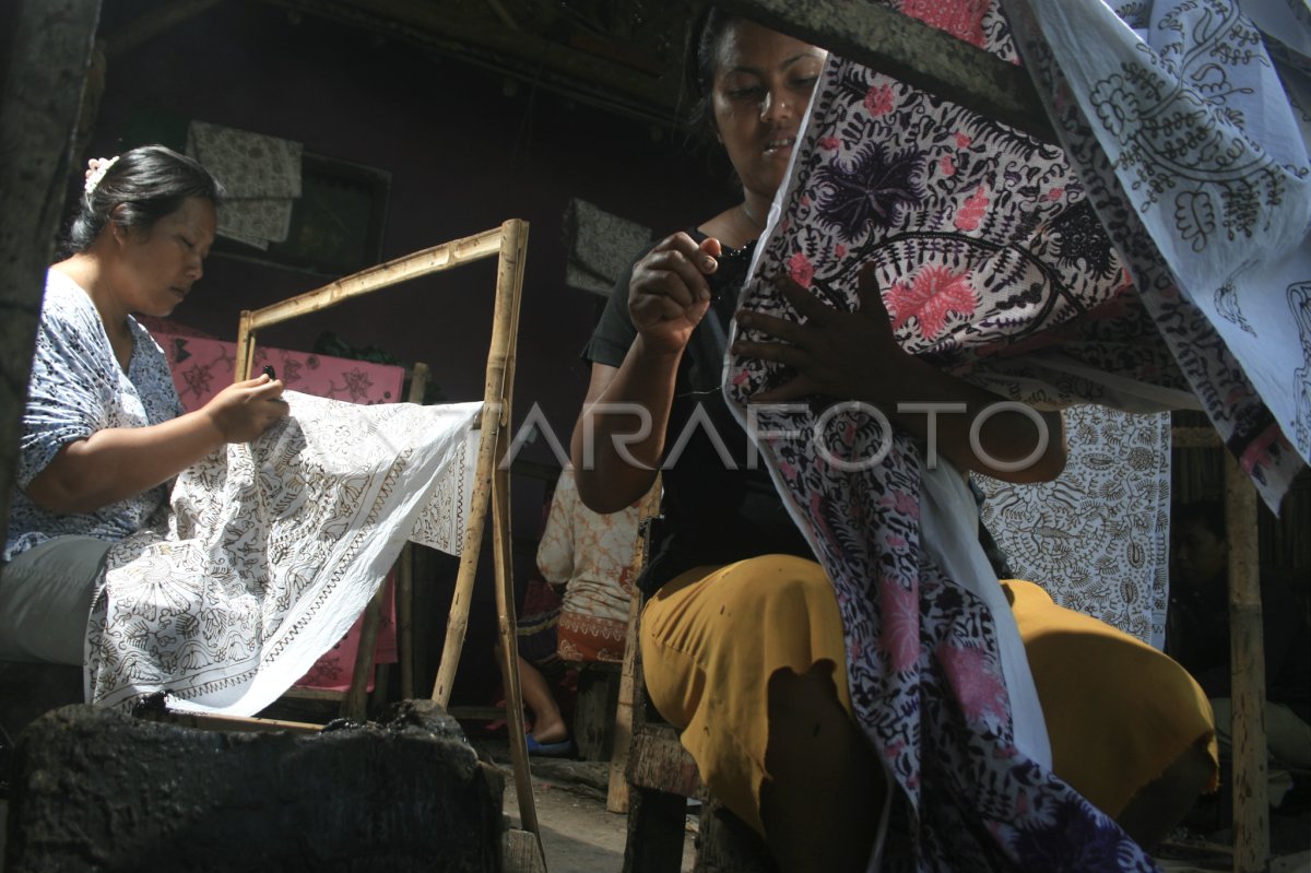 NILAI JUAL BATIK MENINGKAT | ANTARA Foto NILAI JUAL BATIK MENINGKAT | ANTARA Foto