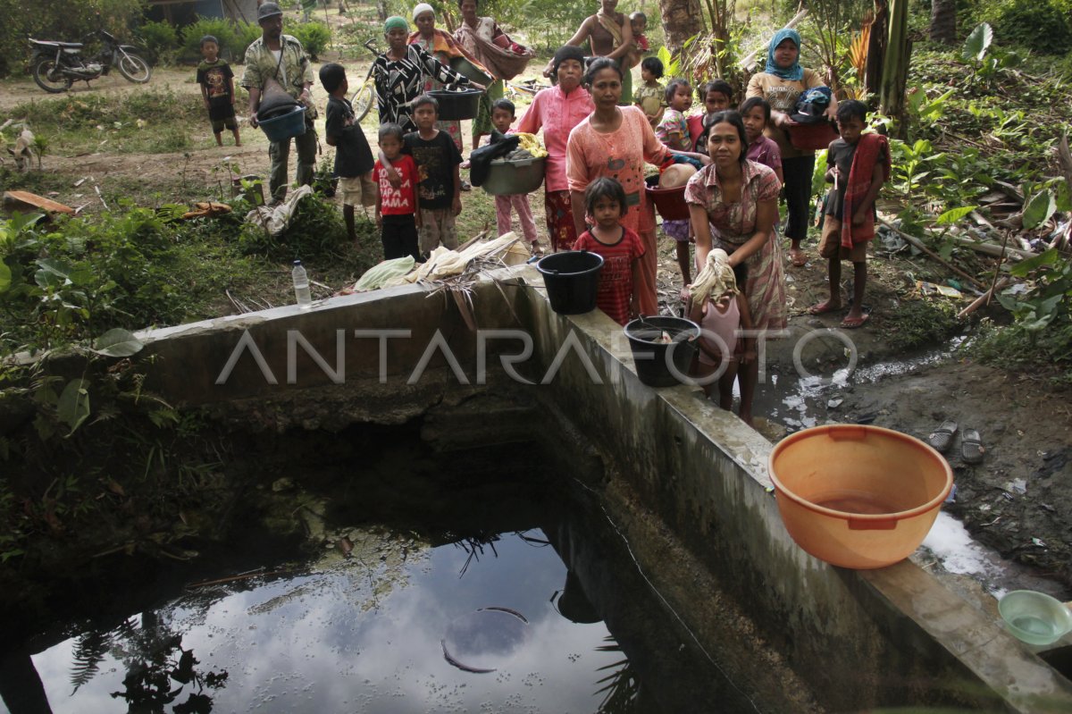 KESULITAN AIR BERSIH | ANTARA Foto