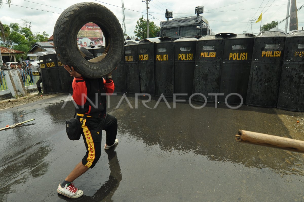 SIMULASI PENGAMANAN PEMILU | ANTARA Foto