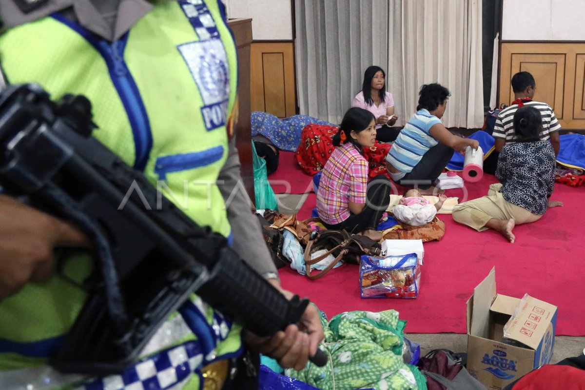 KEDATANGAN EKS GAFATAR ASAL BLITAR | ANTARA Foto KEDATANGAN EKS GAFATAR ASAL BLITAR | ANTARA Foto