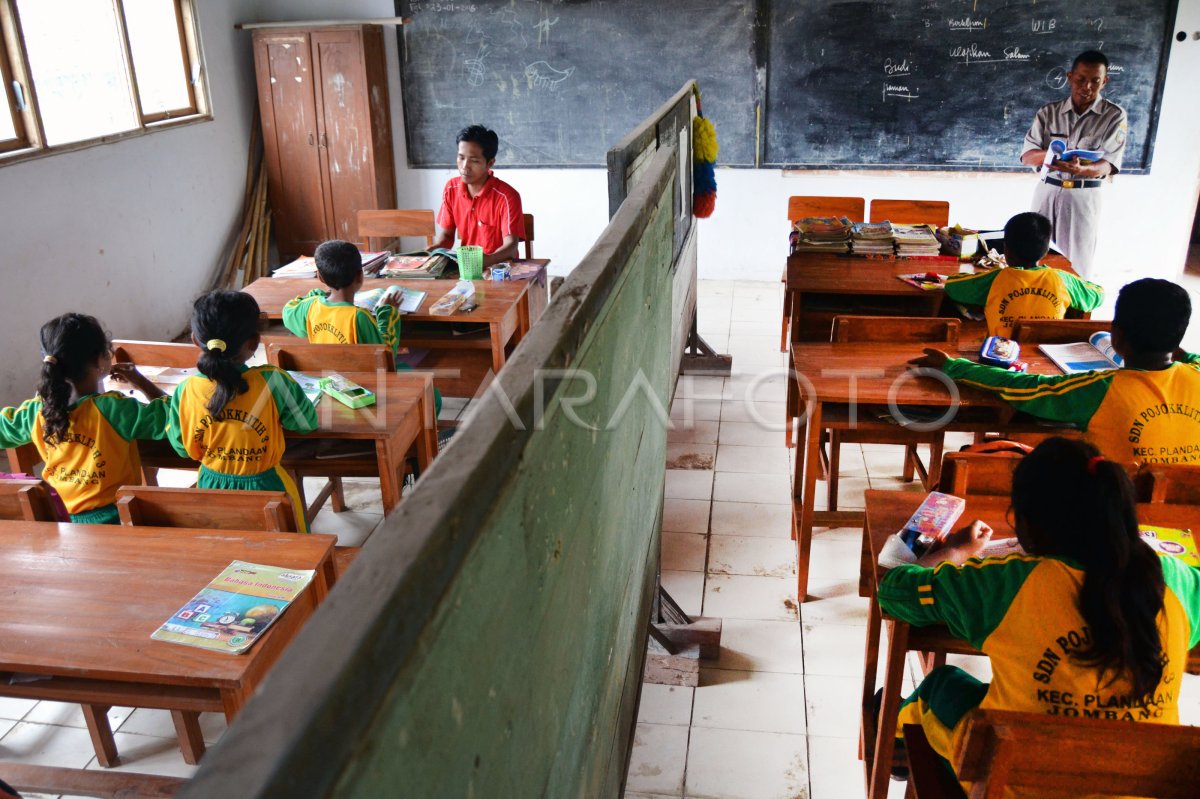 SEKOLAH TERPENCIL KEKURANGAN SISWA | ANTARA Foto
