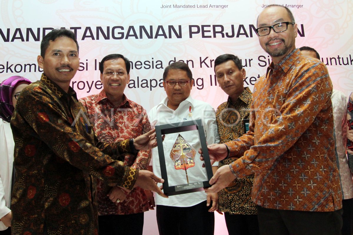 SINDIKASI PEMBIAYAAN PROYEK PALAPA RING 11 | ANTARA Foto SINDIKASI PEMBIAYAAN PROYEK PALAPA RING 11 | ANTARA Foto