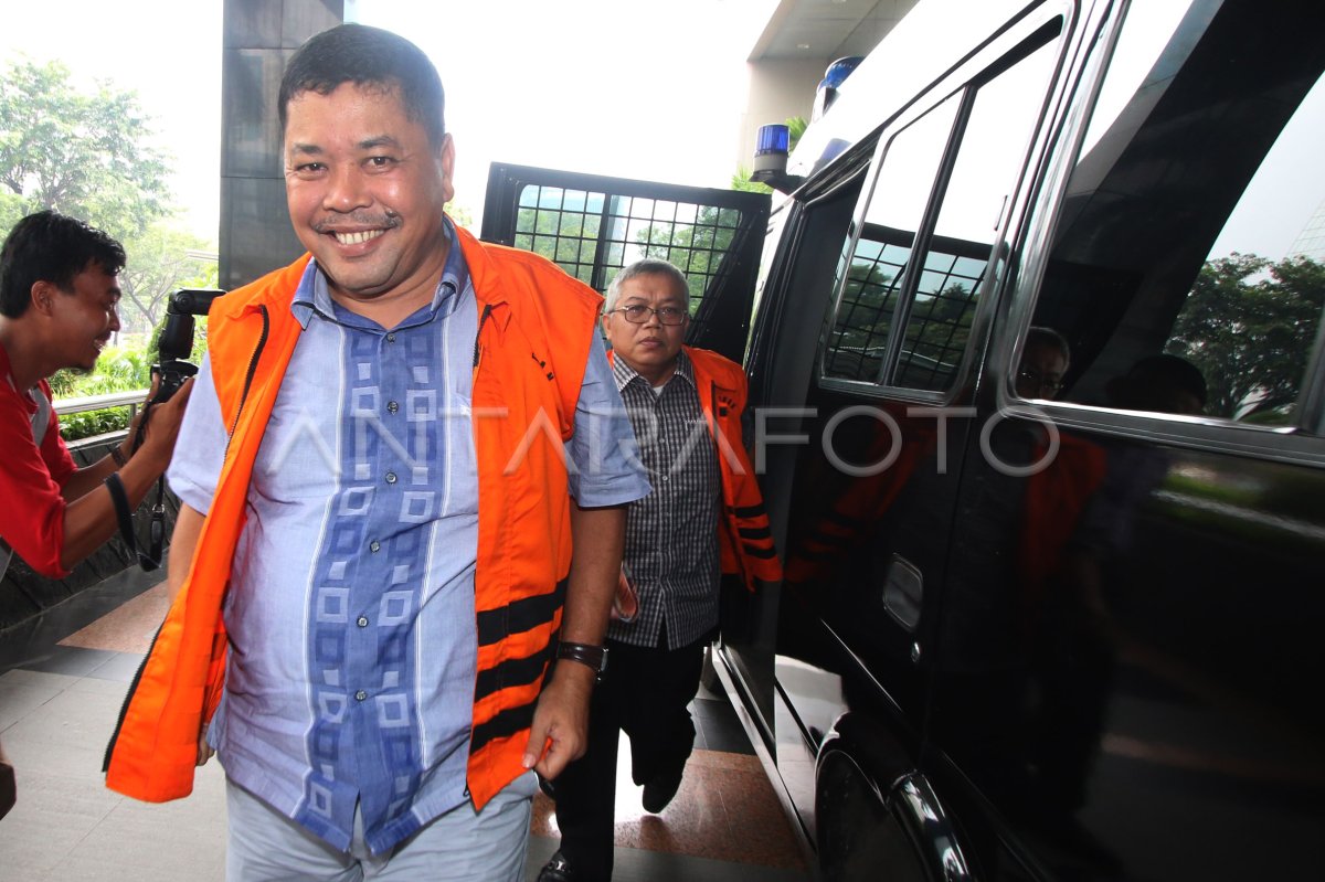 PEMERIKSAAN ANGGOTA DPRD SUMUT | ANTARA Foto PEMERIKSAAN ANGGOTA DPRD SUMUT | ANTARA Foto
