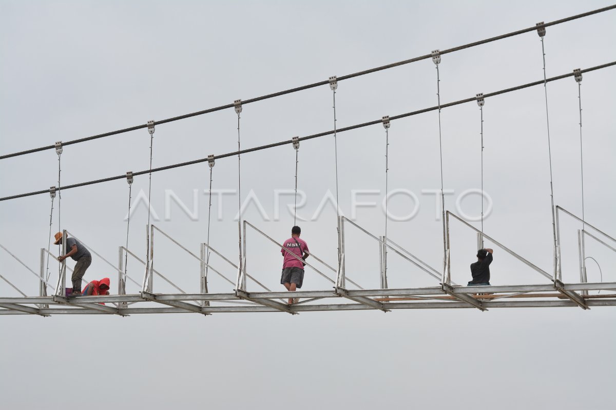 PERAMPUNGAN JEMBATAN GANTUNG | ANTARA Foto PERAMPUNGAN JEMBATAN GANTUNG | ANTARA Foto