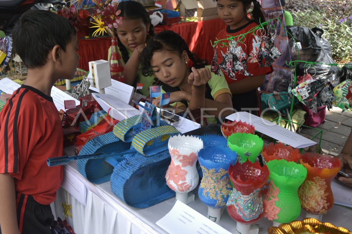 KAMPANYE BEBAS SAMPAH PLASTIK | ANTARA Foto KAMPANYE BEBAS SAMPAH PLASTIK | ANTARA Foto