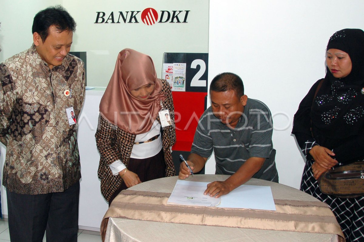KANTOR LAYANAN BANK DKI | ANTARA Foto