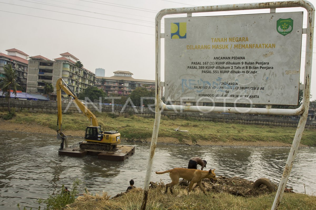 Normalisasi Sungai Ciliwung Antara Foto