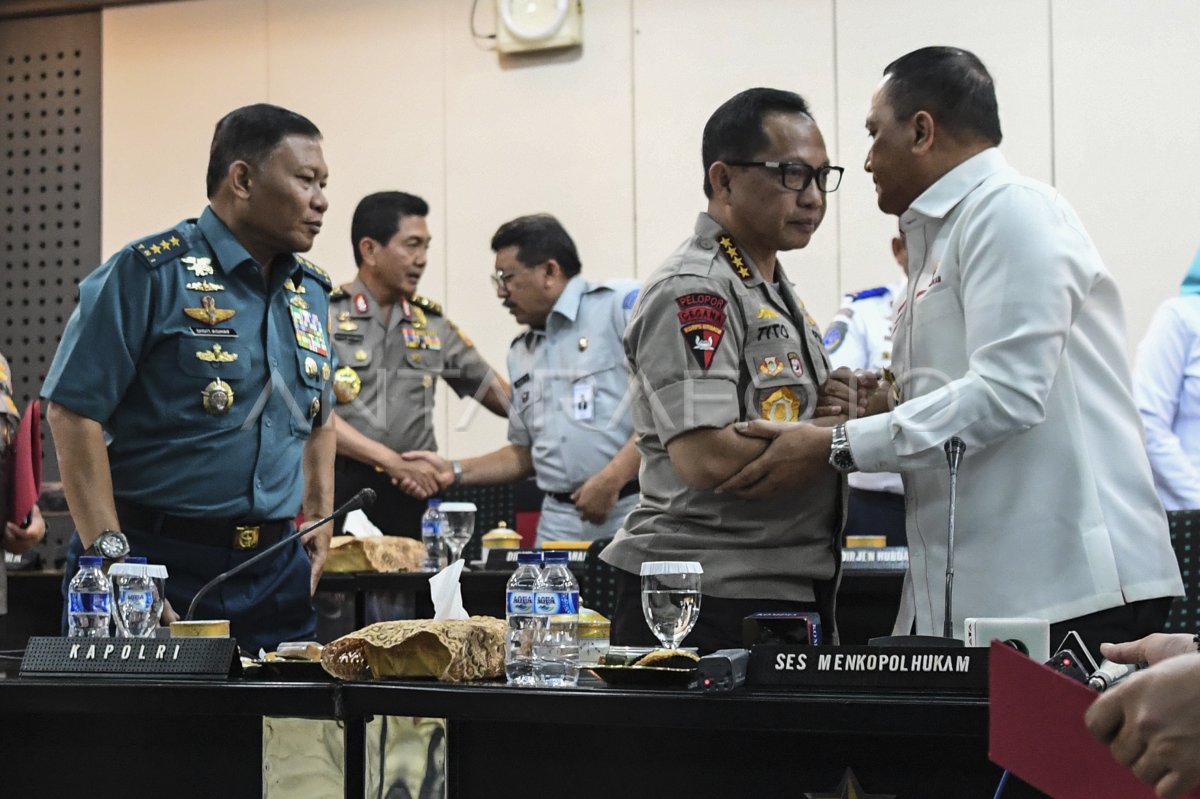 KESIAPAN PENGAMANAN NATAL DAN TAHUN BARU | ANTARA Foto