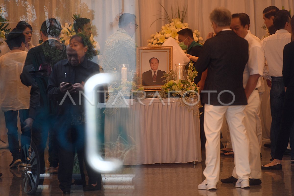 EKA TJIPTA WIDJAJA MENINGGAL | ANTARA Foto EKA TJIPTA WIDJAJA MENINGGAL | ANTARA Foto
