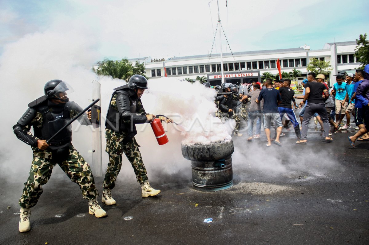 SIMULASI PENGAMANAN PEMILU | ANTARA Foto