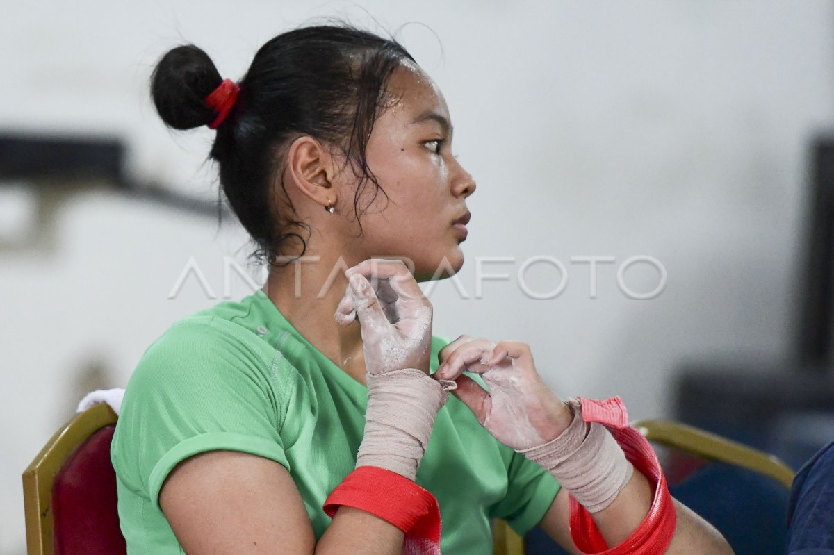PELATNAS ANGKAT BESI | ANTARA Foto