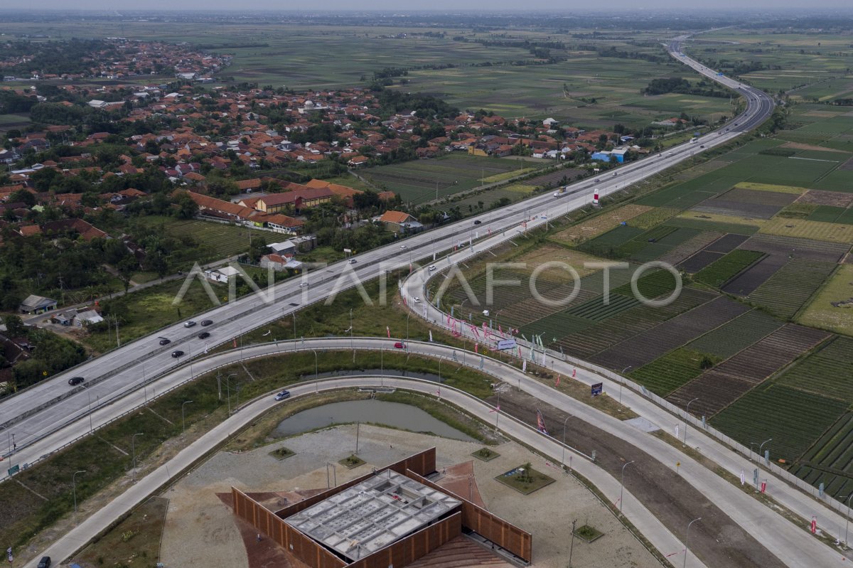 ARUS MUDIK TOL TRANS JAWA TERPANTAU LANCAR | ANTARA Foto