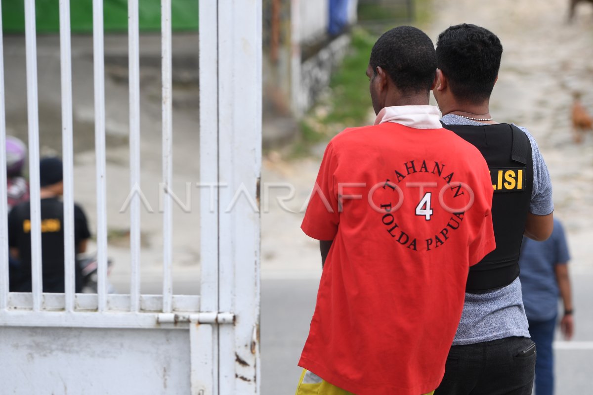 TERSANGKA DALAM UNJUK RASA PAPUA | ANTARA Foto TERSANGKA DALAM UNJUK RASA PAPUA | ANTARA Foto