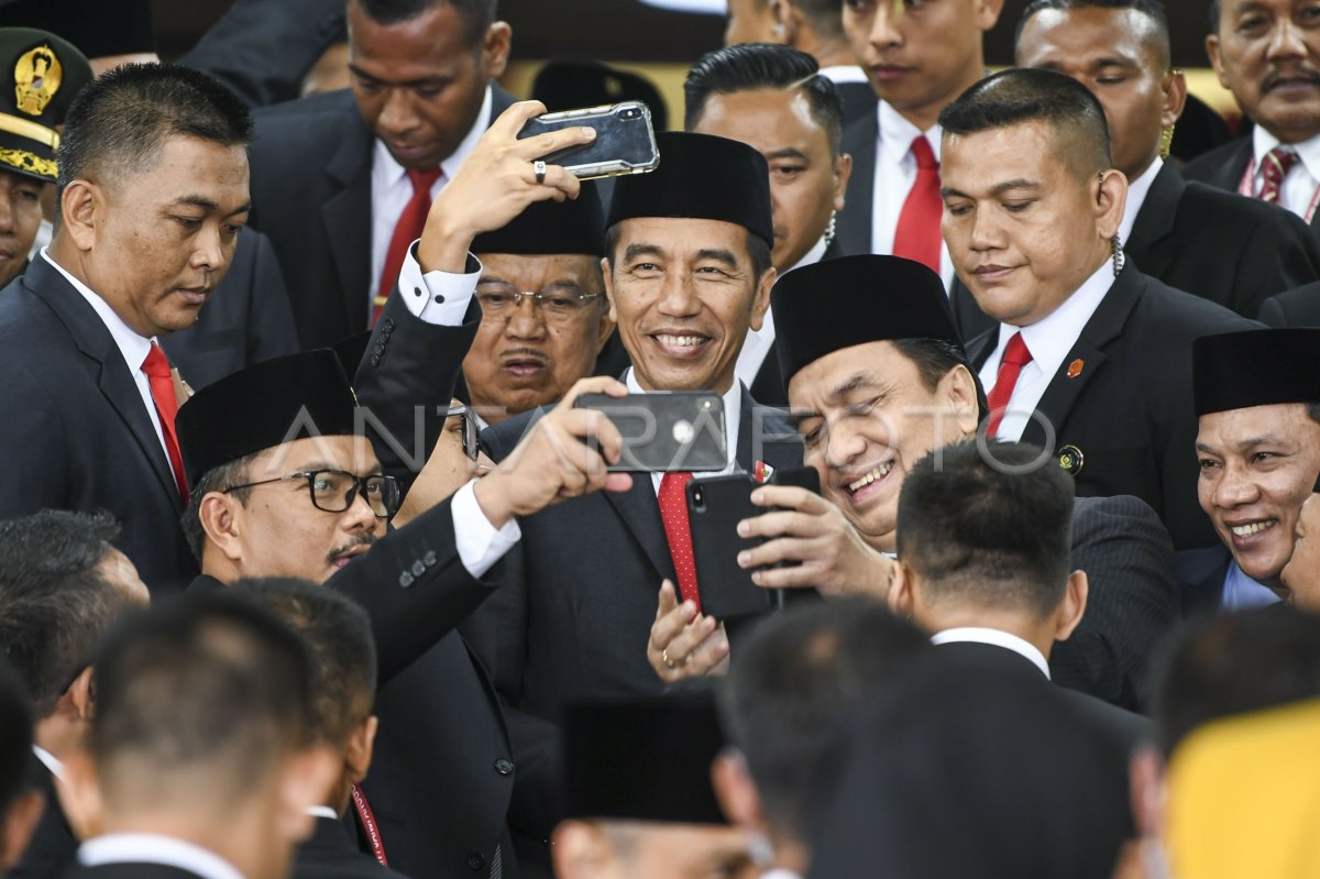 PELANTIKAN ANGGOTA DPR RI PERIODE 2019 - 2024 | ANTARA Foto