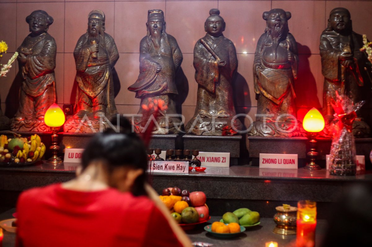 SEMBAHYANG IMLEK DI TANGERANG | ANTARA Foto SEMBAHYANG IMLEK DI TANGERANG | ANTARA Foto