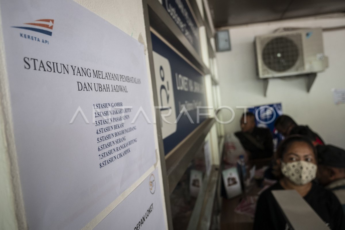 PEMBATALAN PERJALANAN KERETA API JARAK JAUH | ANTARA Foto PEMBATALAN PERJALANAN KERETA API JARAK JAUH | ANTARA Foto