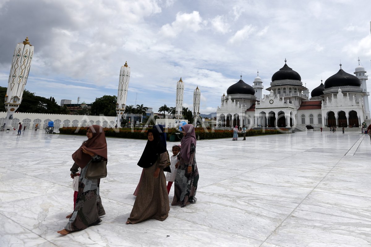 KUNJUNGAN KE MASJID RAYA BAITURRAHMAN BANDA ACEH | ANTARA Foto