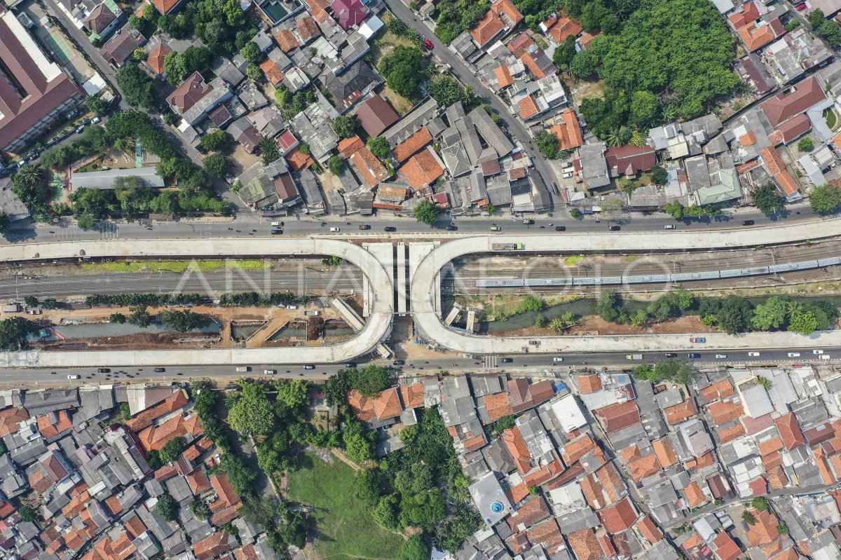 PEMBANGUNAN JALAN LAYANG TAPAL KUDA DI JAKARTA | ANTARA Foto PEMBANGUNAN JALAN LAYANG TAPAL KUDA DI JAKARTA | ANTARA Foto