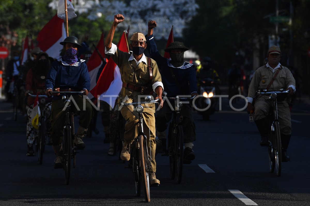 KOMUNITAS SEPEDA TUA MERIAHKAN KEMERDEKAAN INDONESIA | ANTARA Foto KOMUNITAS SEPEDA TUA MERIAHKAN KEMERDEKAAN INDONESIA | ANTARA Foto