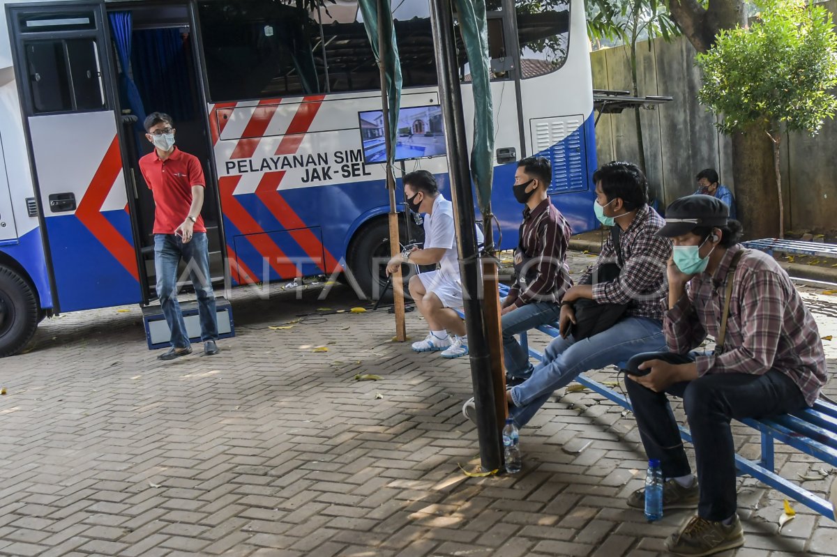 BATAS AKHIR DISPENSASI PERPANJANGAN SIM | ANTARA Foto BATAS AKHIR DISPENSASI PERPANJANGAN SIM | ANTARA Foto