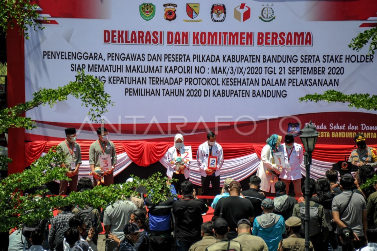 PENGUNDIAN NOMOR URUT PASLON PILKADA KABUPATEN BANDUNG | ANTARA Foto PENGUNDIAN NOMOR URUT PASLON PILKADA KABUPATEN BANDUNG | ANTARA Foto