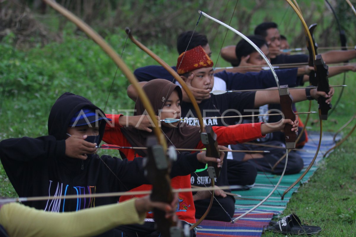 LATIHAN PANAHAN TRADISIONAL | ANTARA Foto