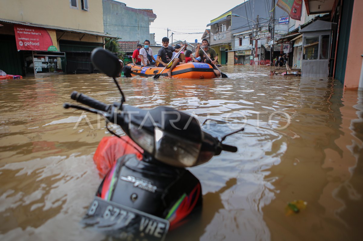 BANJIR DI CILEDUG INDAH | ANTARA Foto BANJIR DI CILEDUG INDAH | ANTARA Foto