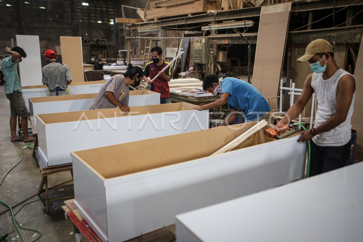 PERMINTAAN PETI JENAZAH COVID-19 MENINGKAT | ANTARA Foto