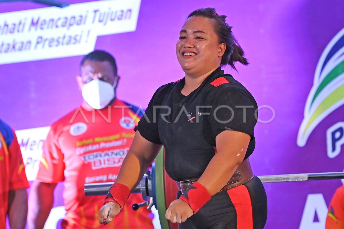 REKOR NASIONAL ANGKAT BERAT 67KG PUTRI | ANTARA Foto