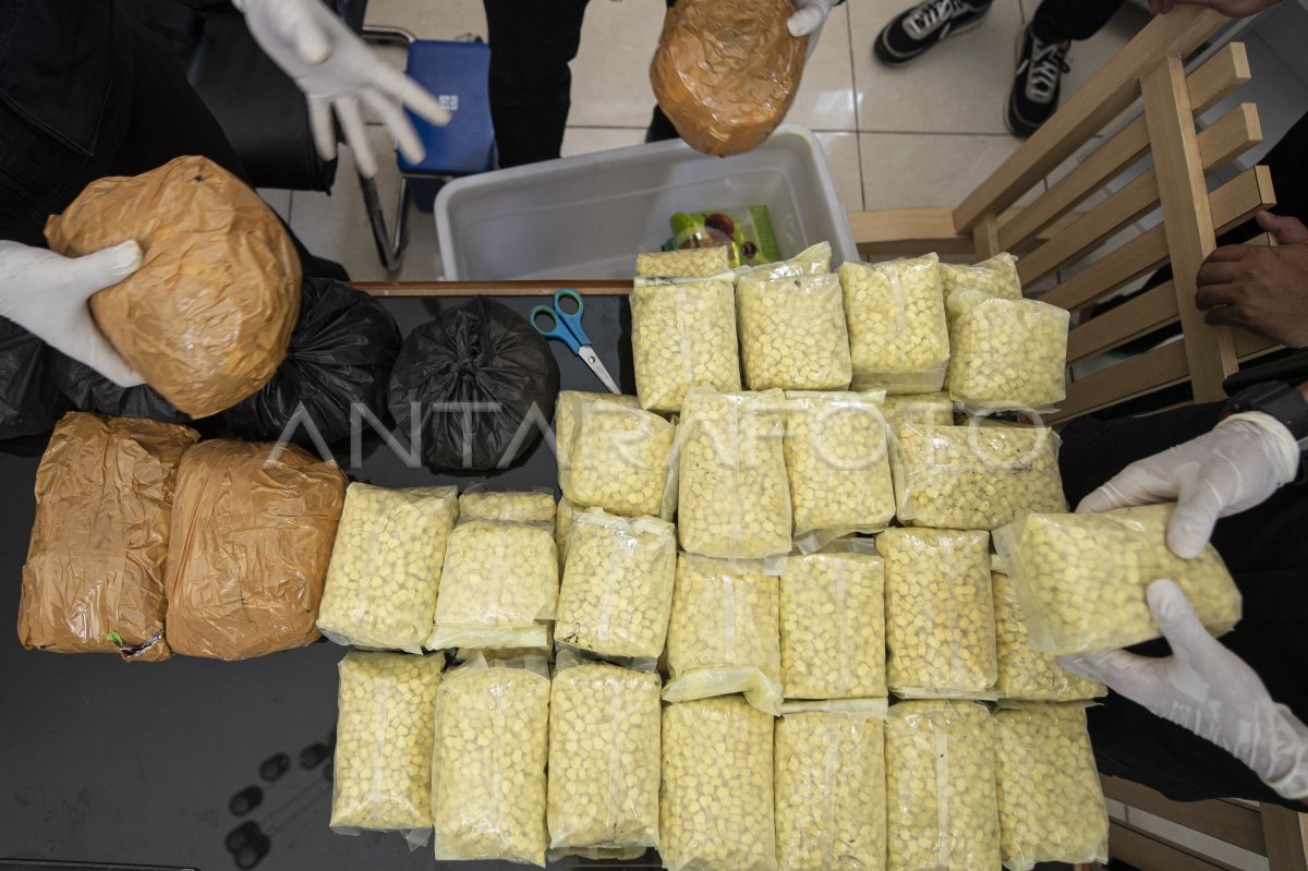 BNN PROVINSI SUMATERA SELATAN GEREBEK GUDANG PENYIMPANAN SABU | ANTARA Foto BNN PROVINSI SUMATERA SELATAN GEREBEK GUDANG PENYIMPANAN SABU | ANTARA Foto