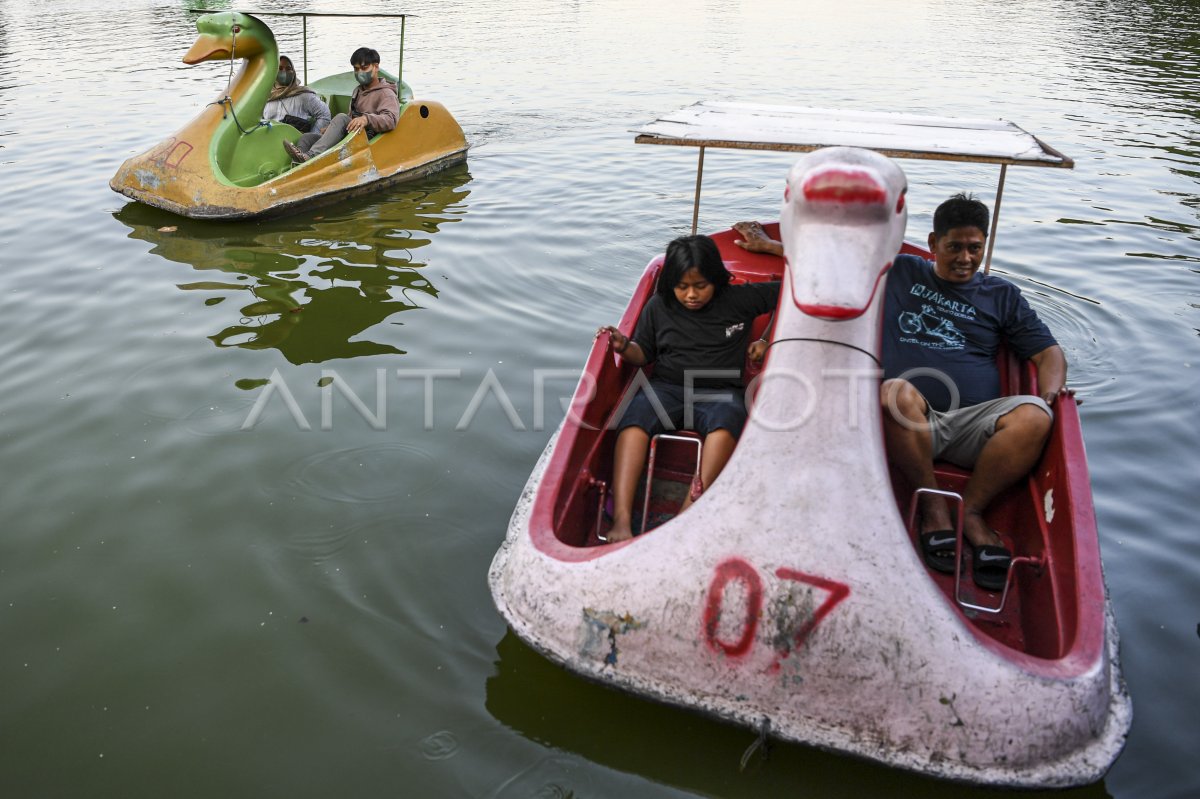 NGABUBURIT DI DANAU SUNTER JAKARTA | ANTARA Foto NGABUBURIT DI DANAU SUNTER JAKARTA | ANTARA Foto