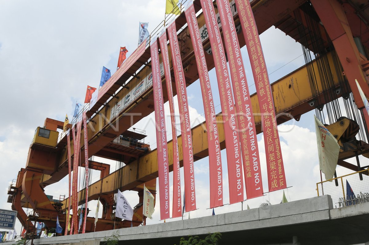 PEMASANGAN GIRDER BOX PROYEK KCJB TELAH RAMPUNG | ANTARA Foto PEMASANGAN GIRDER BOX PROYEK KCJB TELAH RAMPUNG | ANTARA Foto