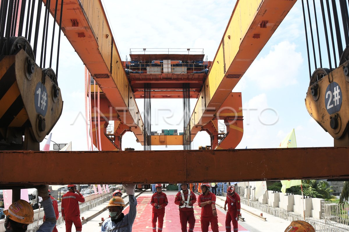 PEMASANGAN GIRDER BOX PROYEK KCJB TELAH RAMPUNG | ANTARA Foto PEMASANGAN GIRDER BOX PROYEK KCJB TELAH RAMPUNG | ANTARA Foto