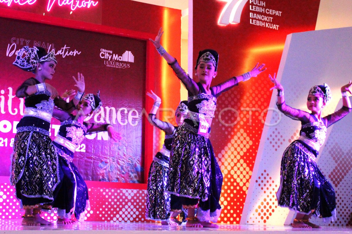 LOMBA TARI TRADISIONAL DI MAL | ANTARA Foto