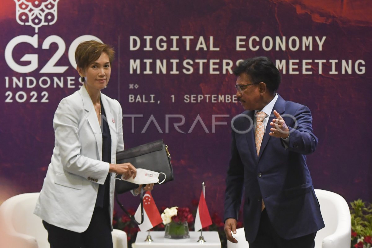 PERTEMUAN BILATERAL MENKOMINFO-MENTERI KOMUNIKASI SINGAPURA | ANTARA Foto PERTEMUAN BILATERAL MENKOMINFO-MENTERI KOMUNIKASI SINGAPURA | ANTARA Foto