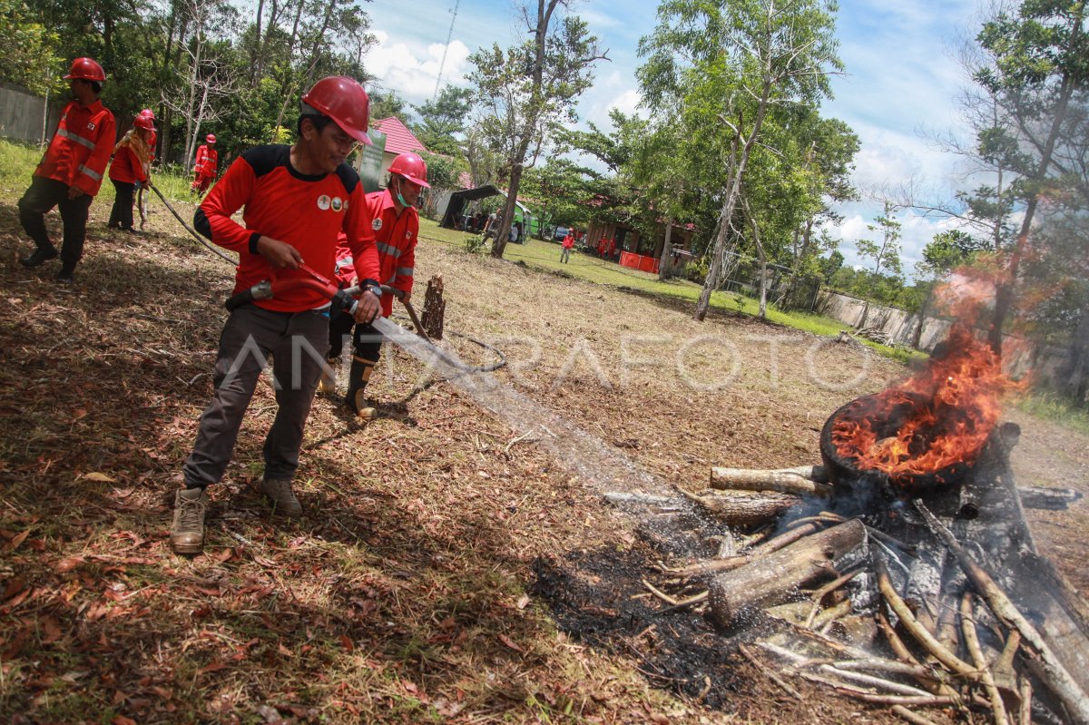 PELATIHAN PENGENDALIAN KARHUTLA | ANTARA Foto