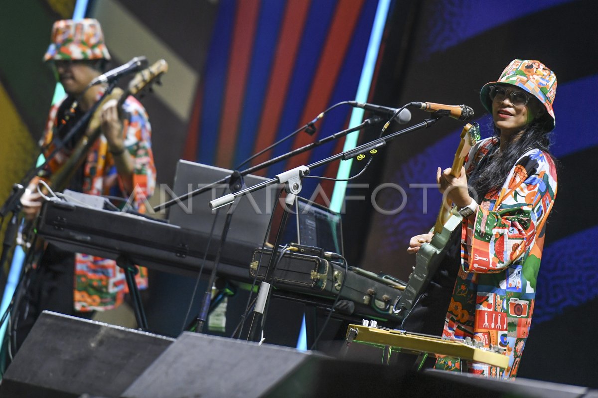 PENAMPILAN ENDAH N RHESA DI SYNCHRONIZE FEST | ANTARA Foto PENAMPILAN ENDAH N RHESA DI SYNCHRONIZE FEST | ANTARA Foto