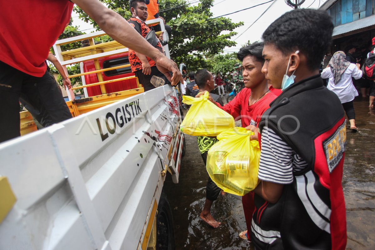 BANTUAN LOGISTIK BAGI KORBAN BANJIR DI PALANGKA RAYA | ANTARA Foto