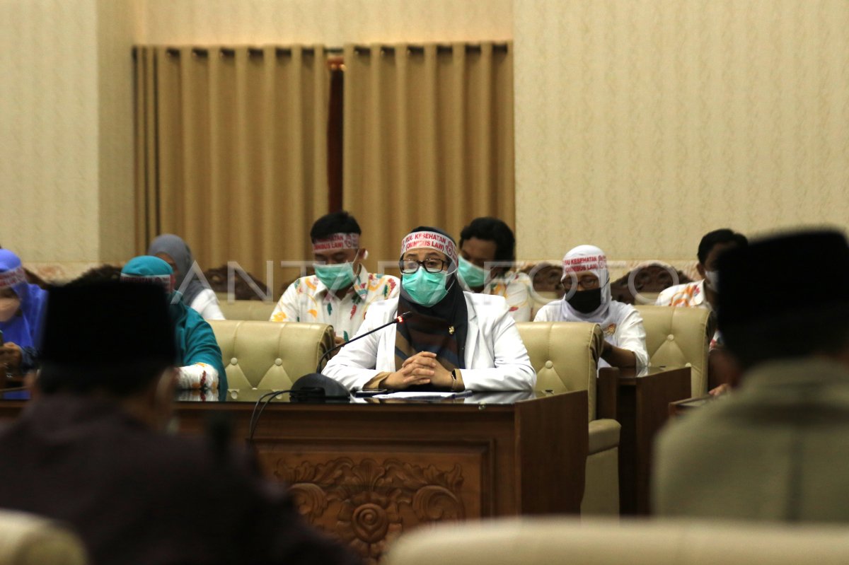 UNJUK RASA TOLAK RUU KESEHATAN OMNIBUS LAW | ANTARA Foto UNJUK RASA TOLAK RUU KESEHATAN OMNIBUS LAW | ANTARA Foto