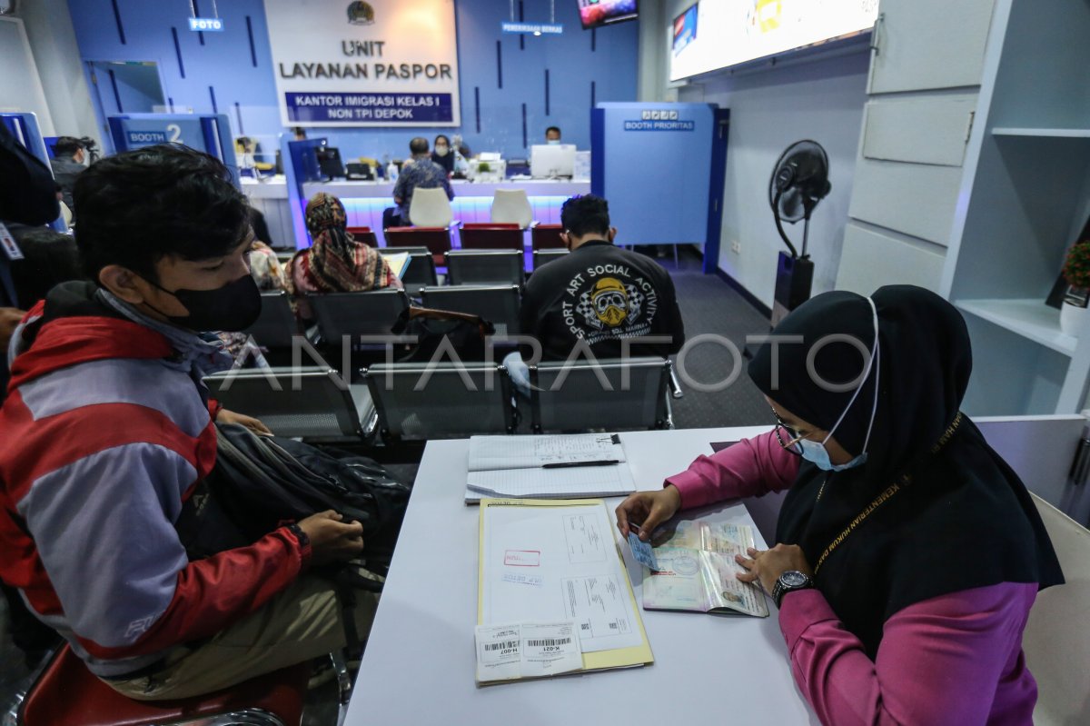 PNBP IMIGRASI CAPAI 4 TRILIUN | ANTARA Foto