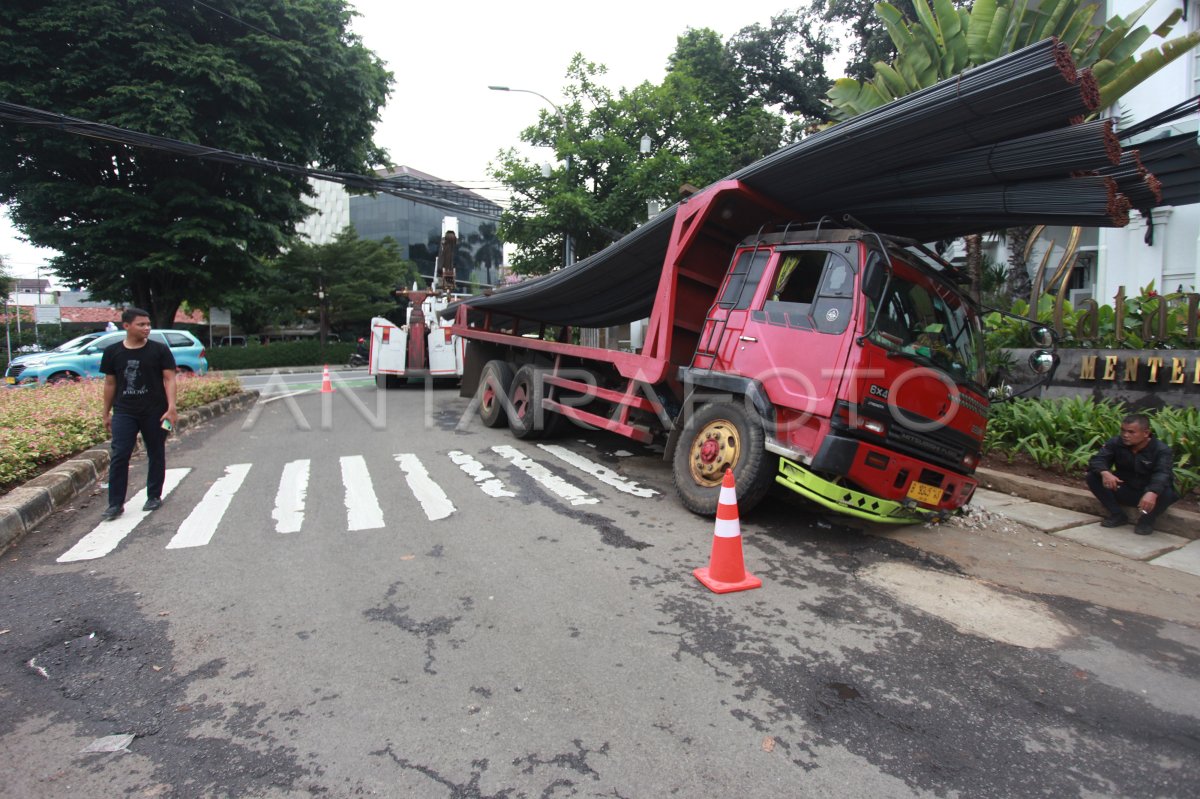 KECELAKAN JALAN AMBLAS | ANTARA Foto