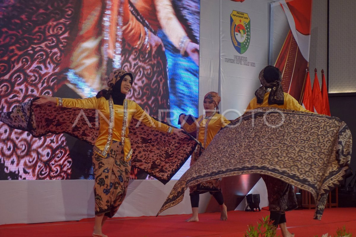 Pameran Kain Batik Jawa Timur Di Papua Barat Daya Antara Foto