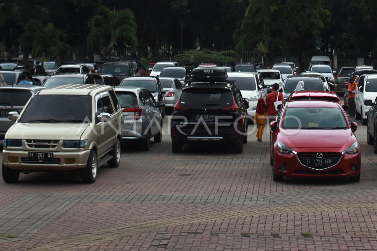 PENAMBAHAN ENAM LOKASI PARKIR TARIF TERTINGGI | ANTARA Foto PENAMBAHAN ENAM LOKASI PARKIR TARIF TERTINGGI | ANTARA Foto