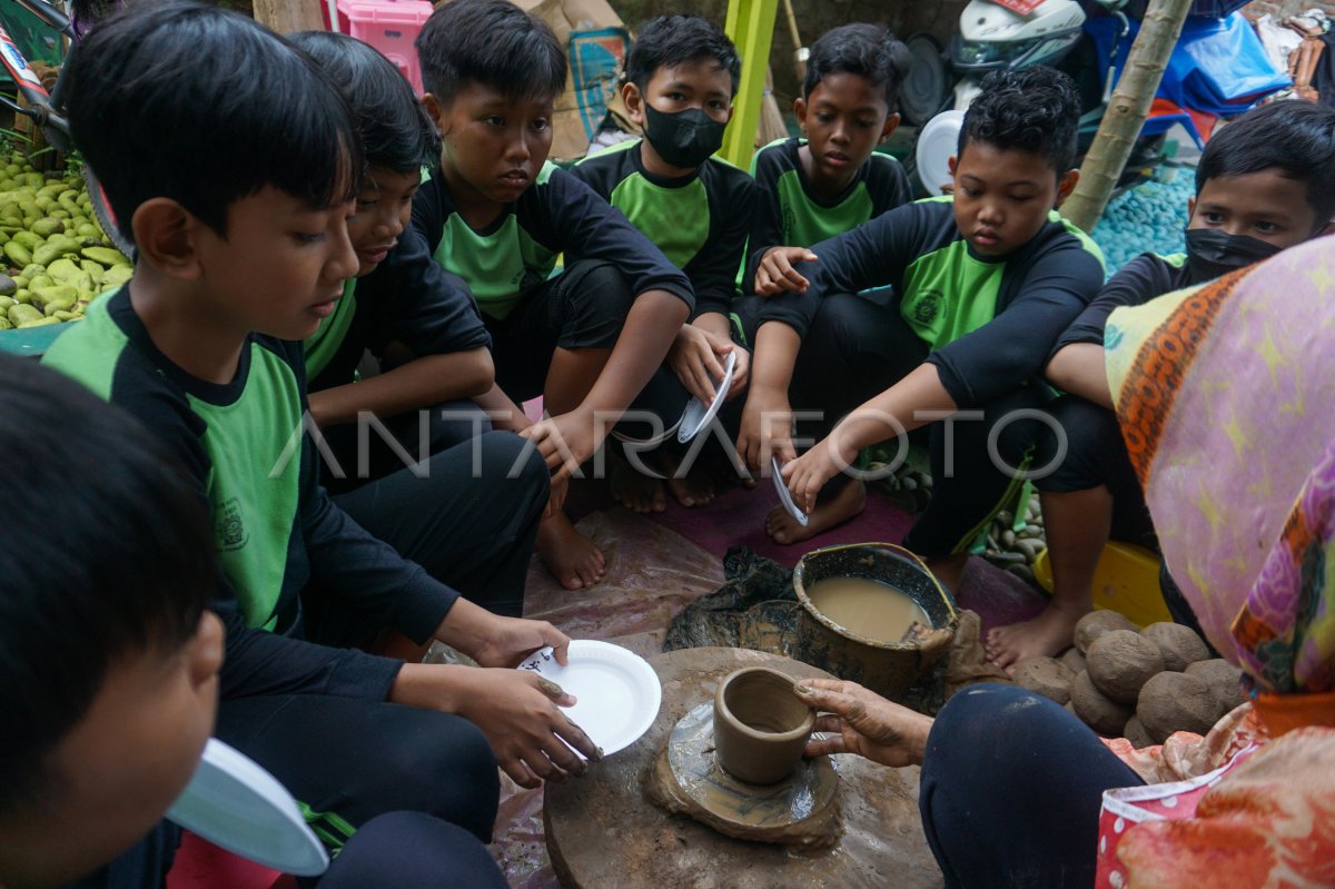 WISATA EDUKASI PEMBUATAN GERABAH | ANTARA Foto