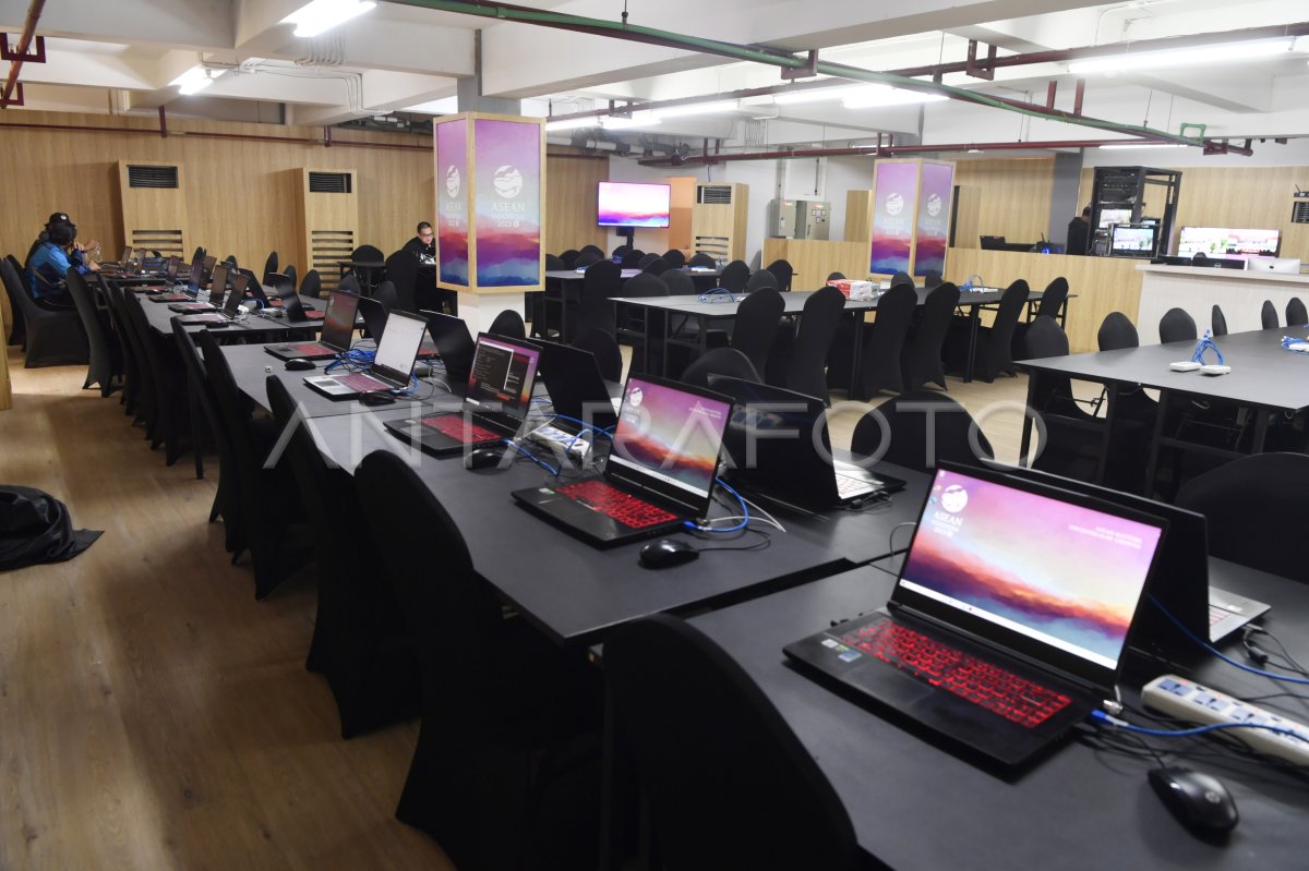 Media center KTT ASEAN ke-42 | ANTARA Foto Media center KTT ASEAN ke-42 | ANTARA Foto