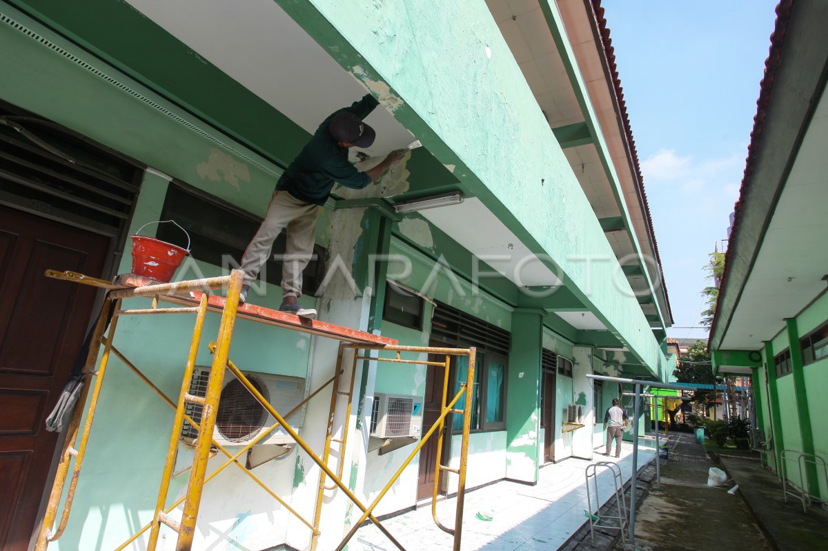 Perbaikan Asrama Haji Embarkasi Surabaya | ANTARA Foto Perbaikan Asrama Haji Embarkasi Surabaya | ANTARA Foto