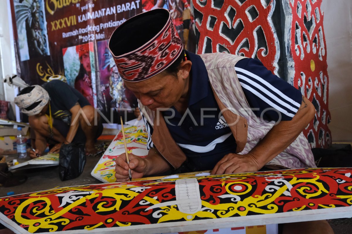 Lomba melukis perisai Dayak | ANTARA Foto