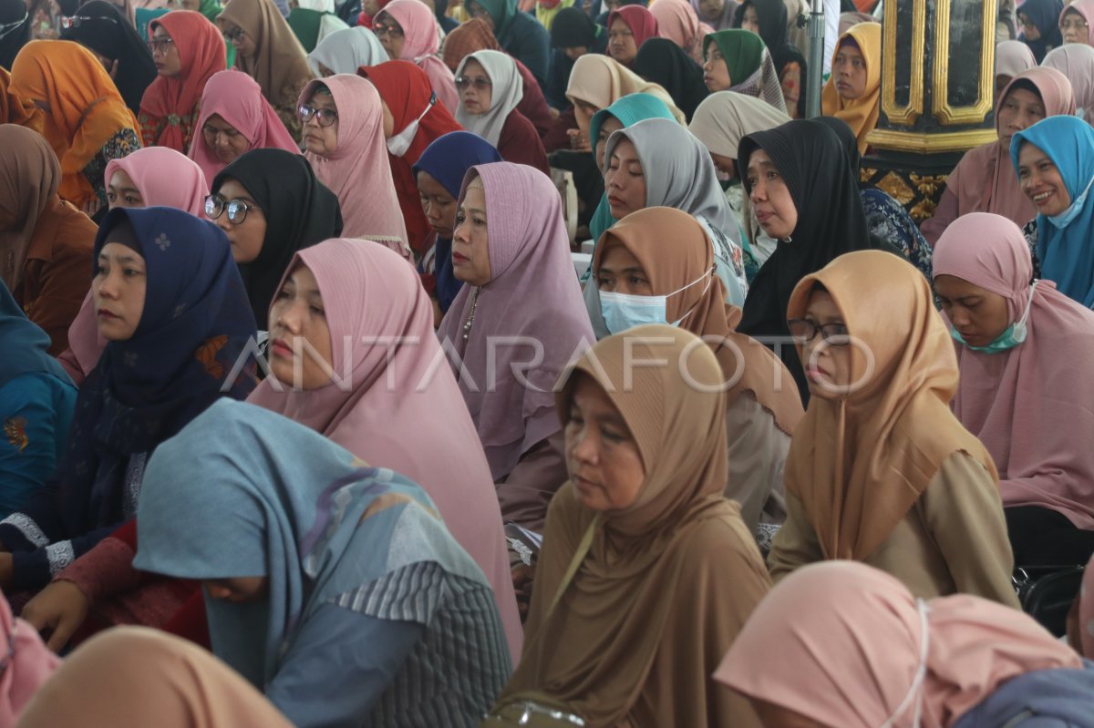 Insentif guru ngaji di Jombang | ANTARA Foto Insentif guru ngaji di Jombang | ANTARA Foto