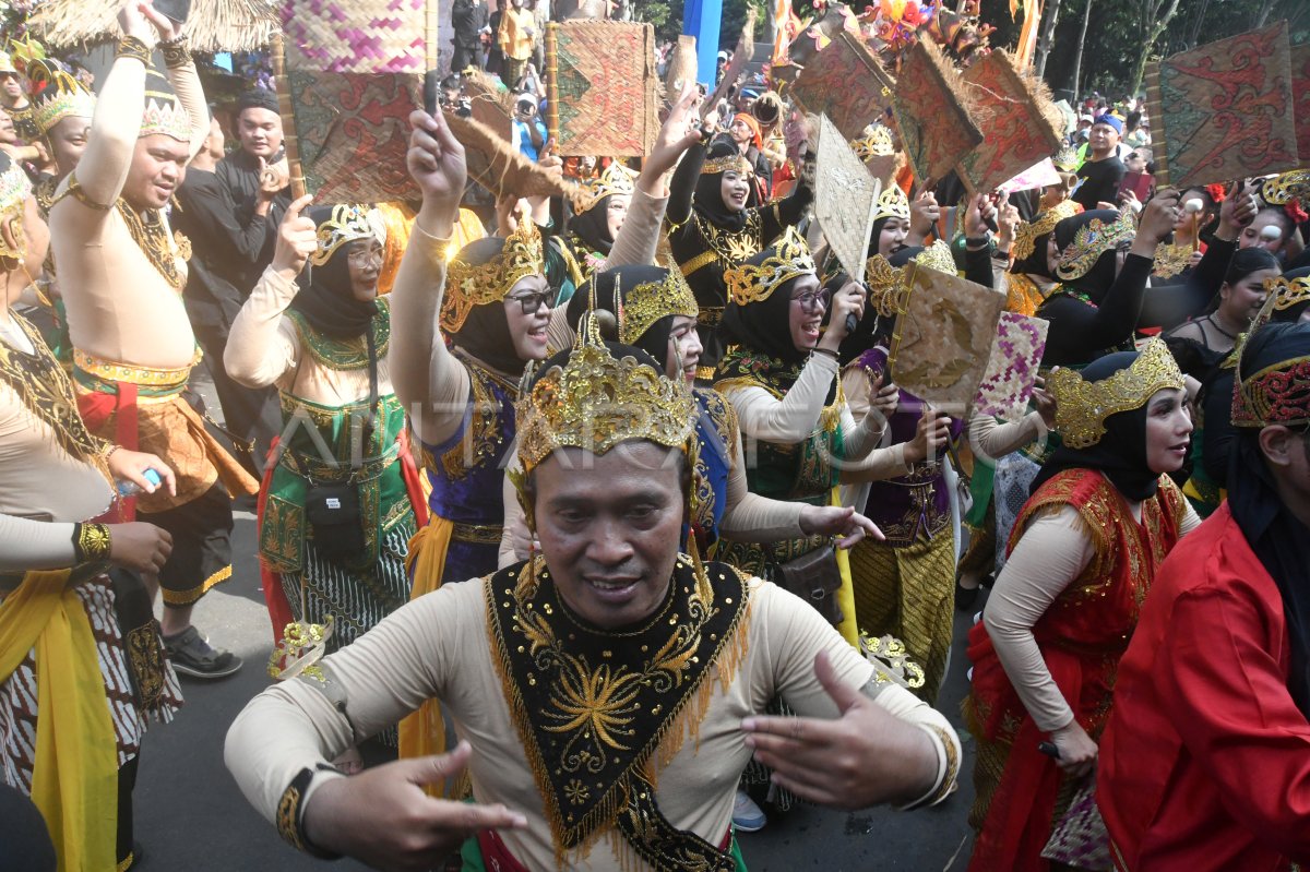 Helaran Hari Jadi Bogor ke-541 | ANTARA Foto Helaran Hari Jadi Bogor ke-541 | ANTARA Foto
