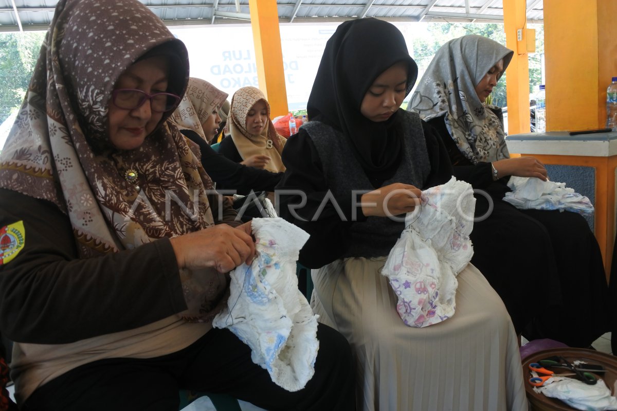 Pelatihan daur ulang sampah popok | ANTARA Foto